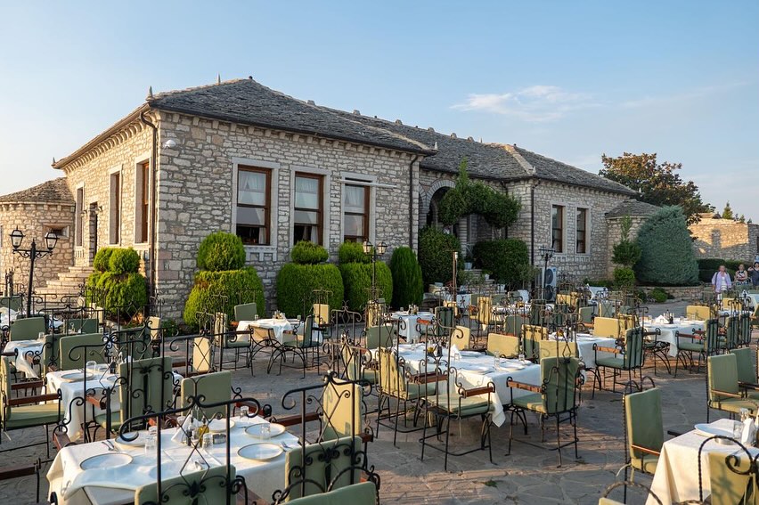 Lekuresi Castle: Things to do, restaurant, sunset & more!